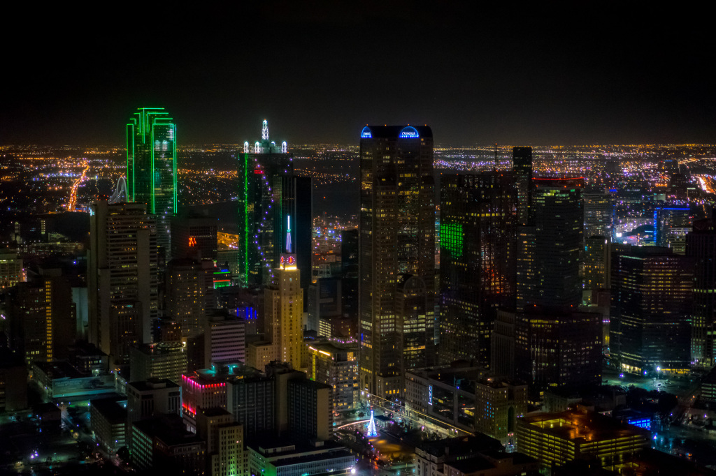 The best way to see Christmas lights - Andy's Travel Blog