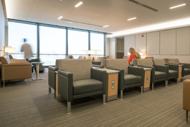 American Airlines Chicago Flagship Lounge REVIEW - Andy's Travel Blog