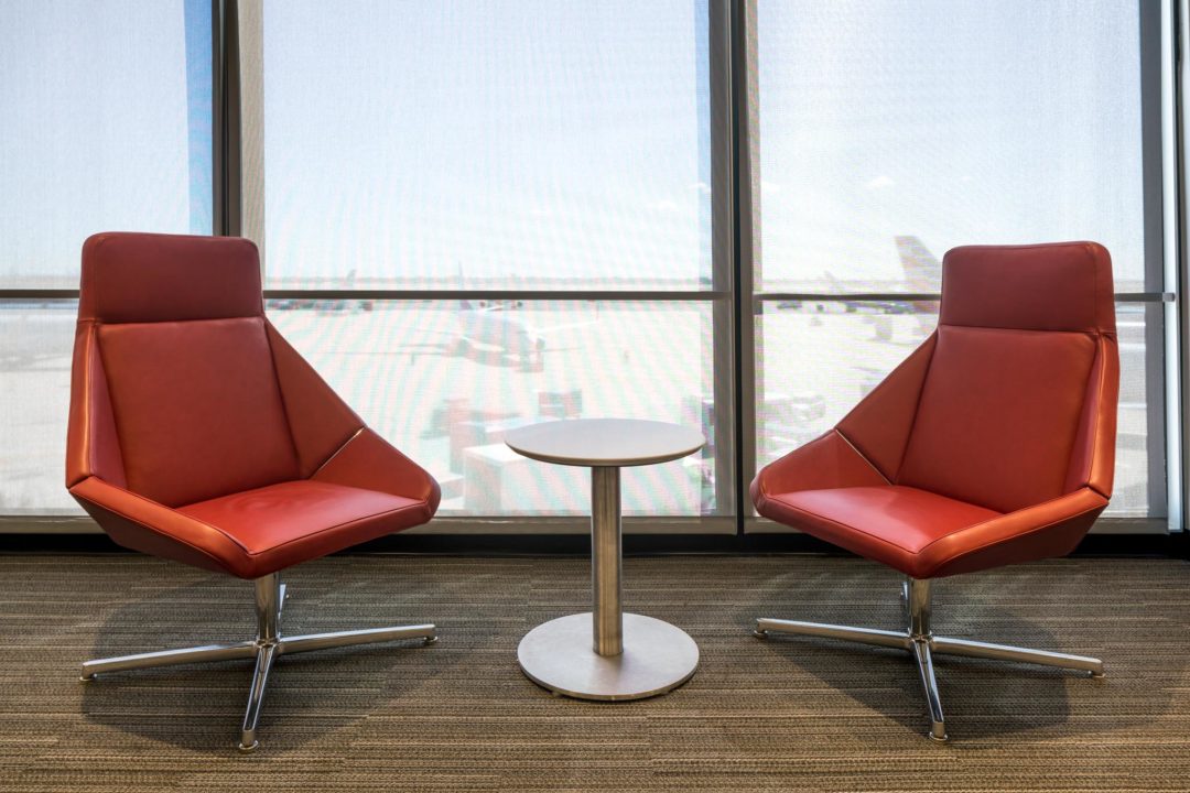 American Airlines Chicago Flagship Lounge REVIEW - Andy's Travel Blog