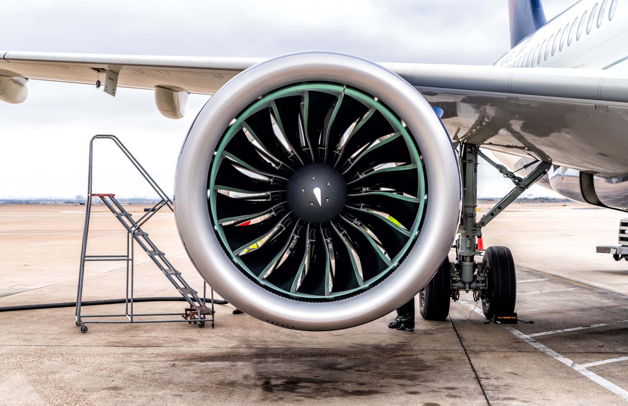 Picture of the Week: Pratt & Whitney GTF Engine on Delta's new A220 ...