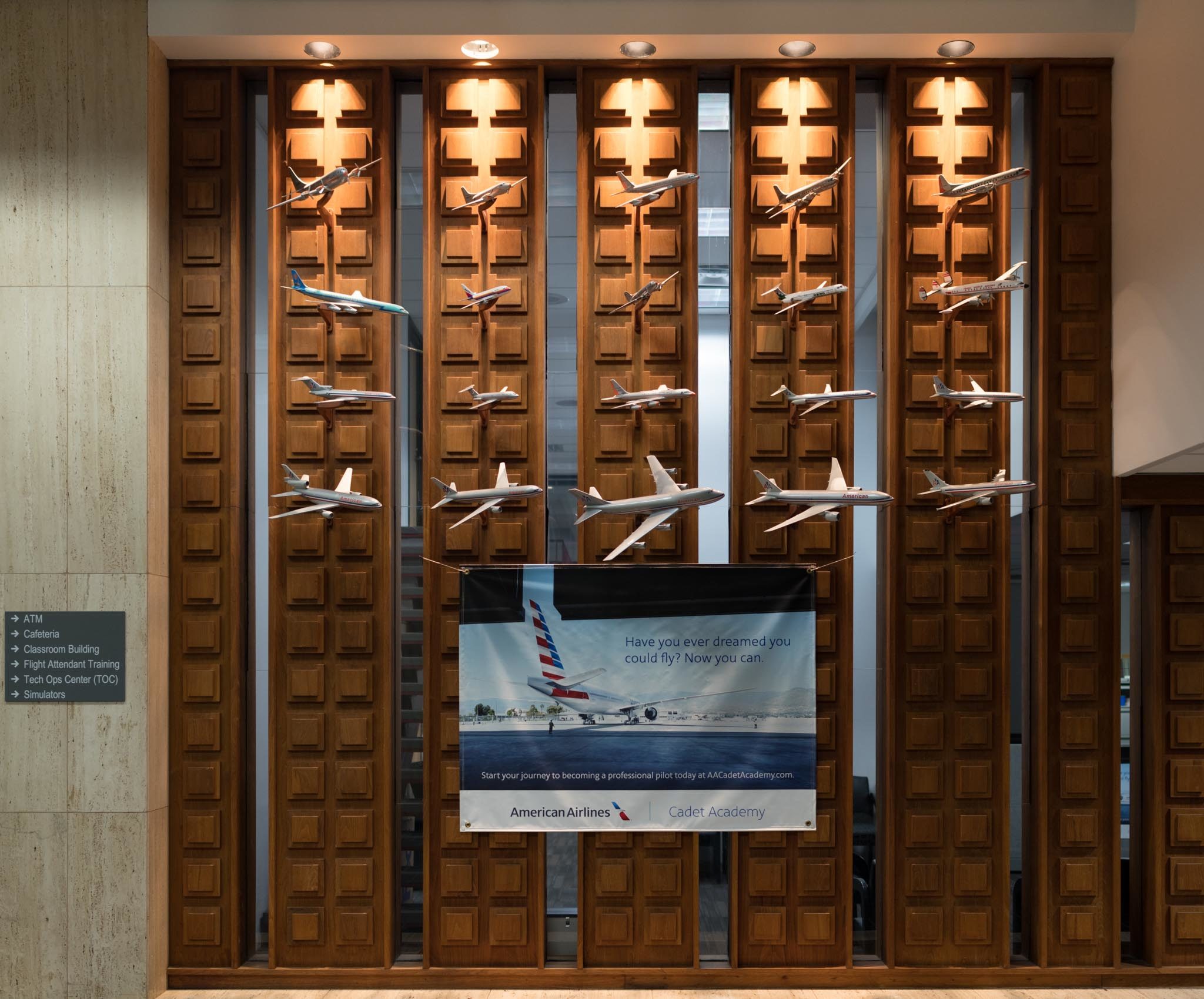 American Airlines lock-in: Touring the IOC and Landing an A350 - Andy's ...