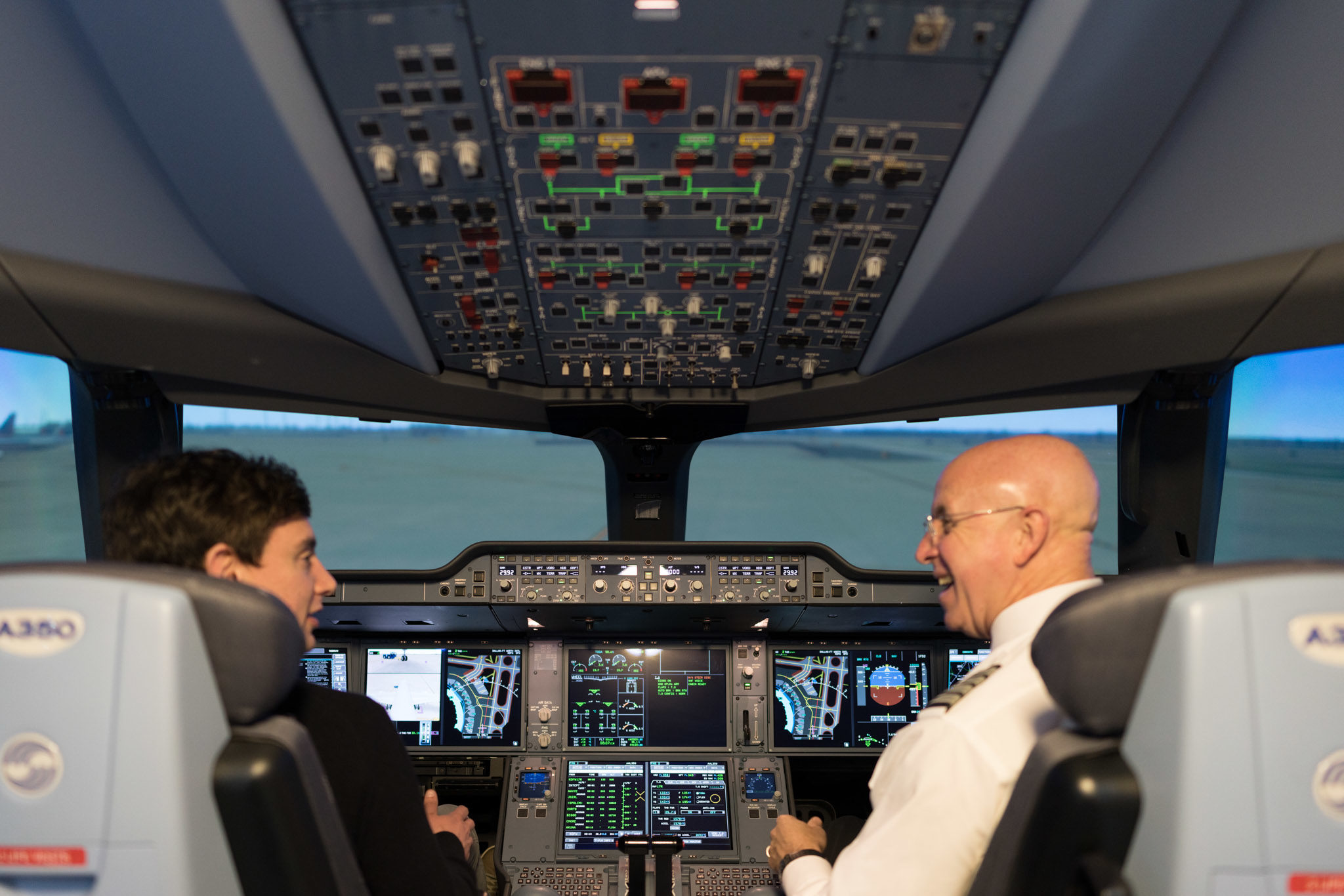 American Airlines lock-in: Touring the IOC and Landing an A350 - Andy's ...