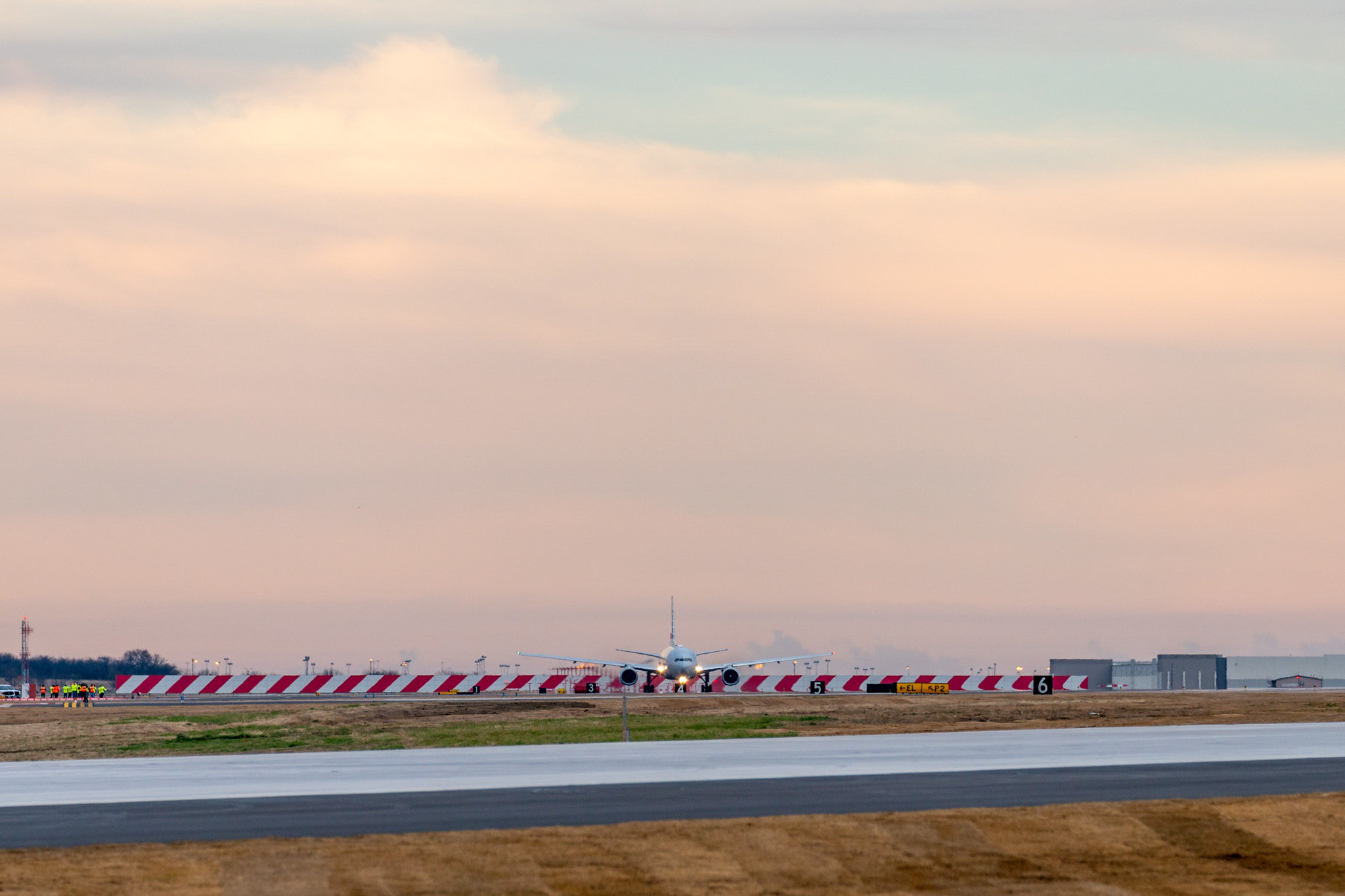 DFW's busiest runway reopens and I was there to take pictures! - Andy's ...