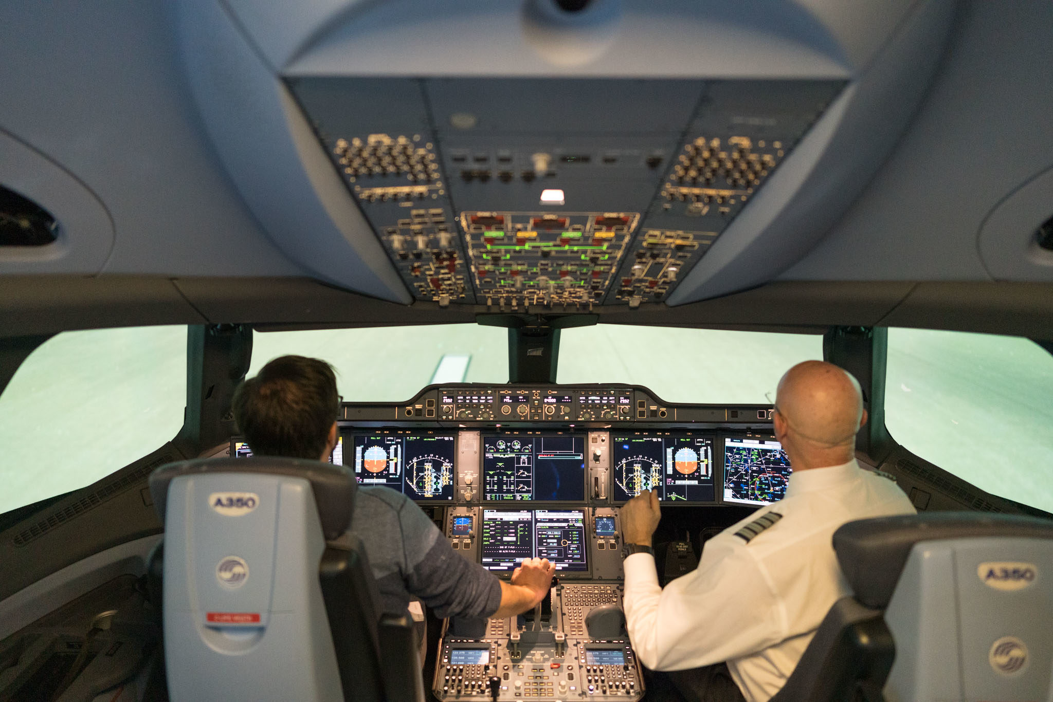 American Airlines lock-in: Touring the IOC and Landing an A350 - Andy's ...