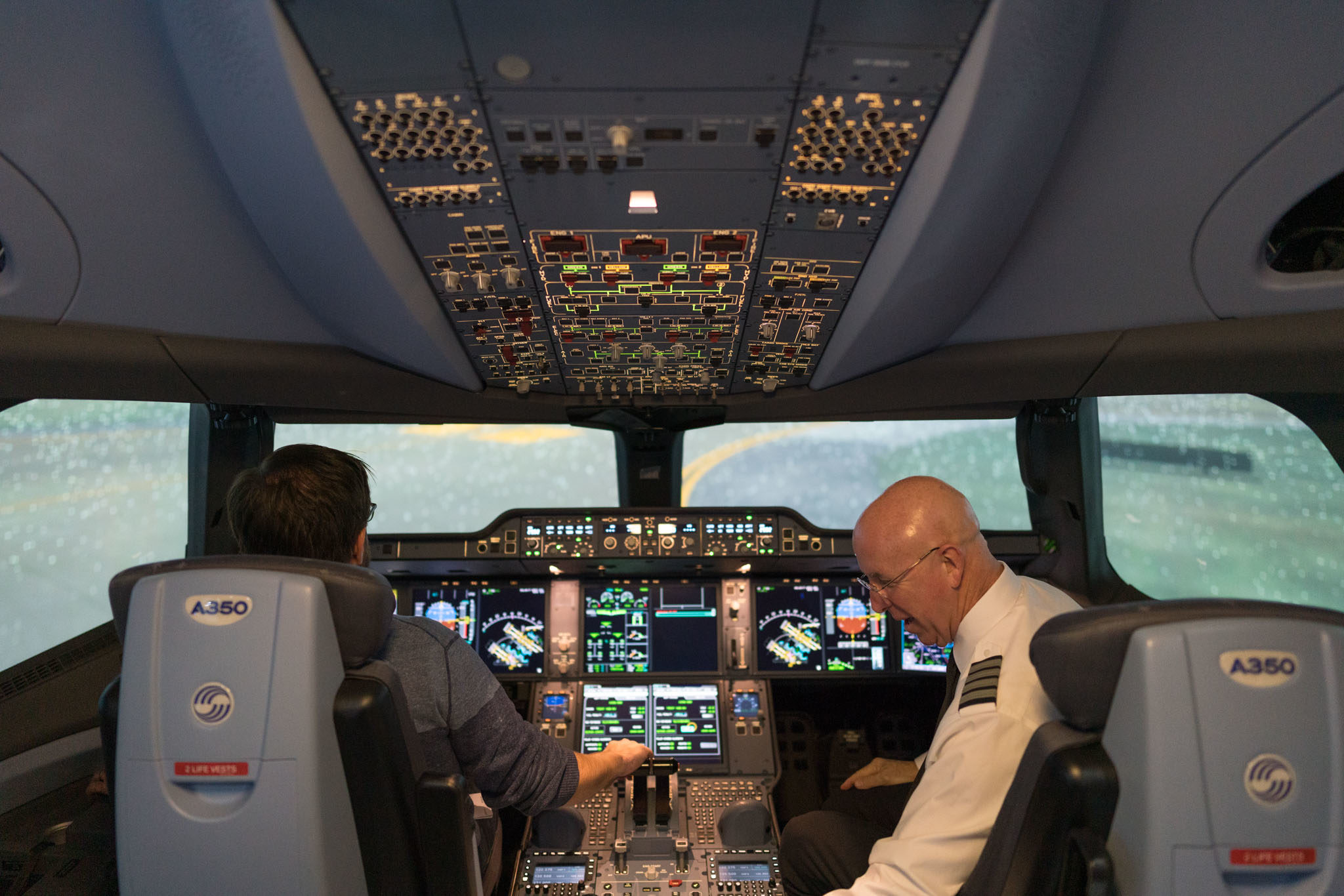 American Airlines lock-in: Touring the IOC and Landing an A350 - Andy's ...