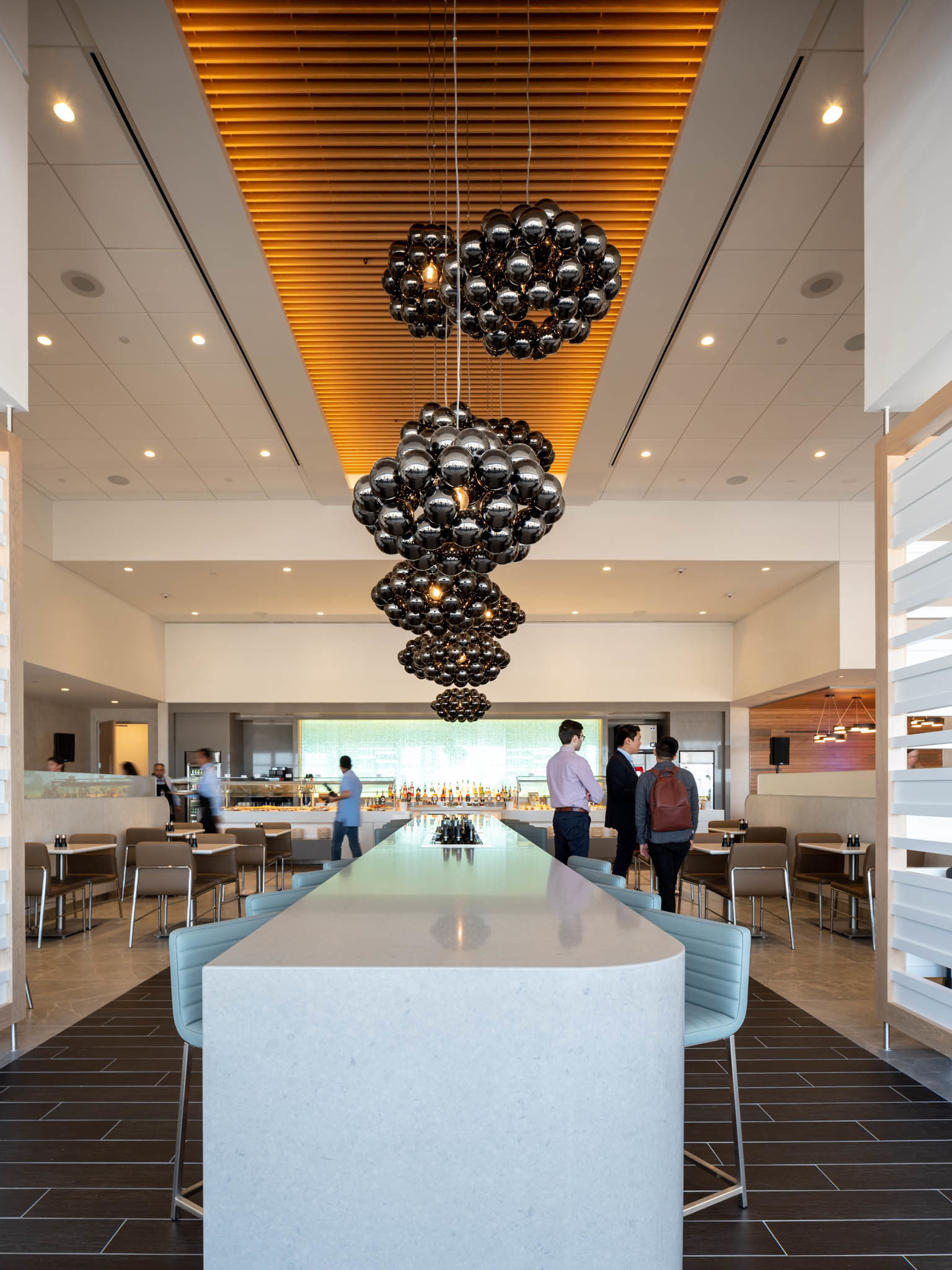 American Airlines DFW Flagship Lounge REVIEW - Andy's Travel Blog