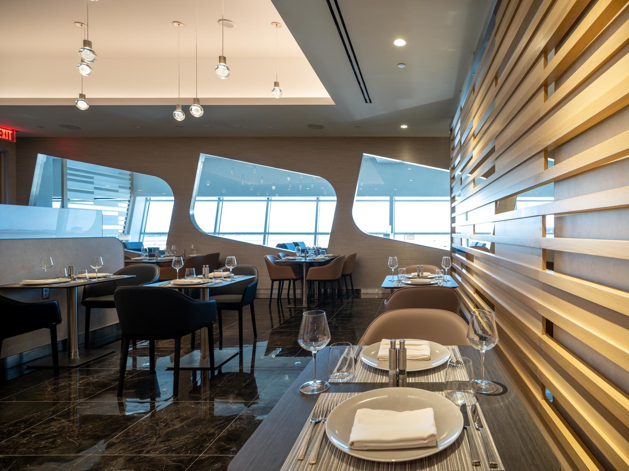 American Airlines DFW Flagship First Dining REVIEW - Andy's Travel Blog