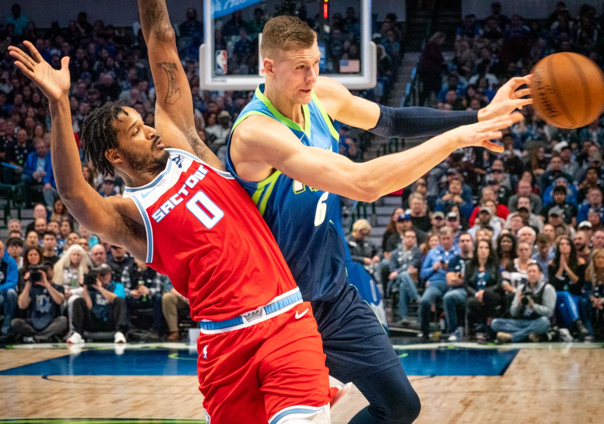 mavs game rx100-6 - Andy's Travel Blog